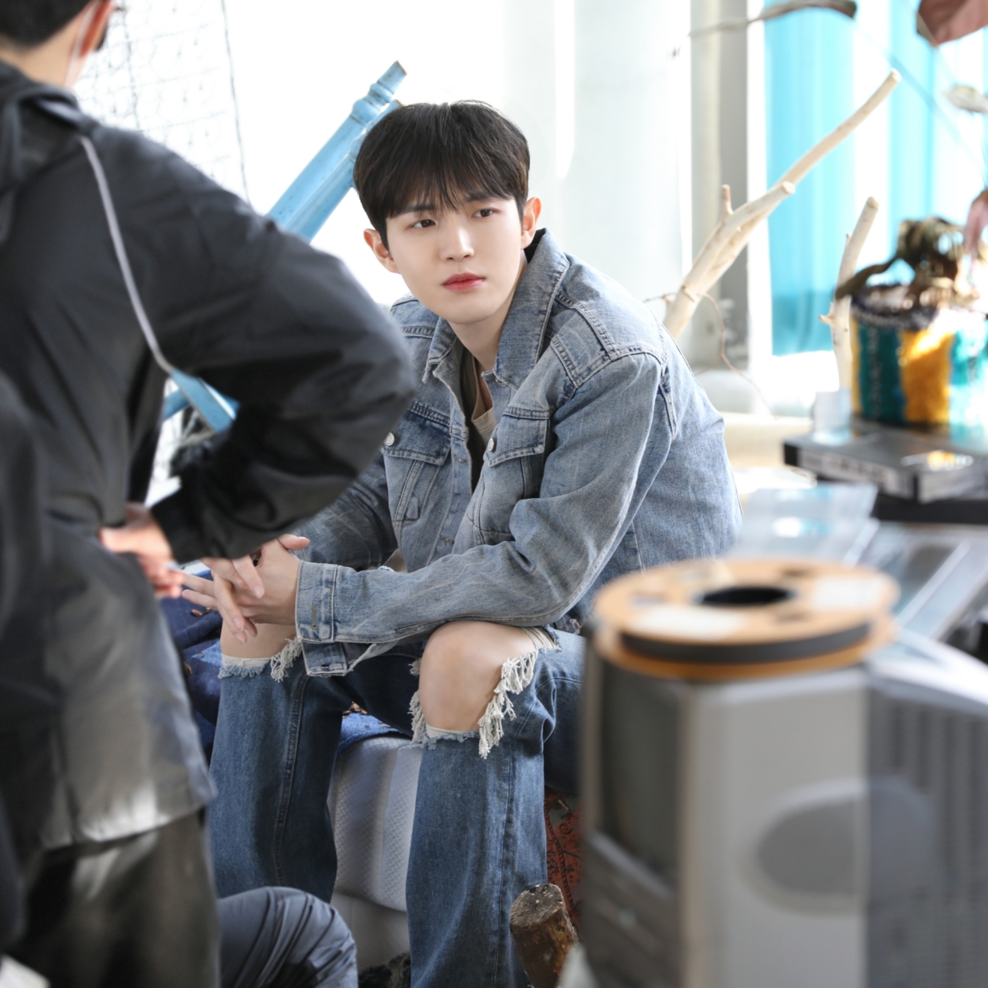 [Gallery] เบื้องหลังการถ่ายทำ MV เพลง ‘Spring Breeze’ จาก Swing Ent ...